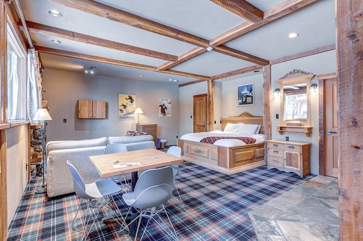 Downtown Canmore-7 Guests - Canmore