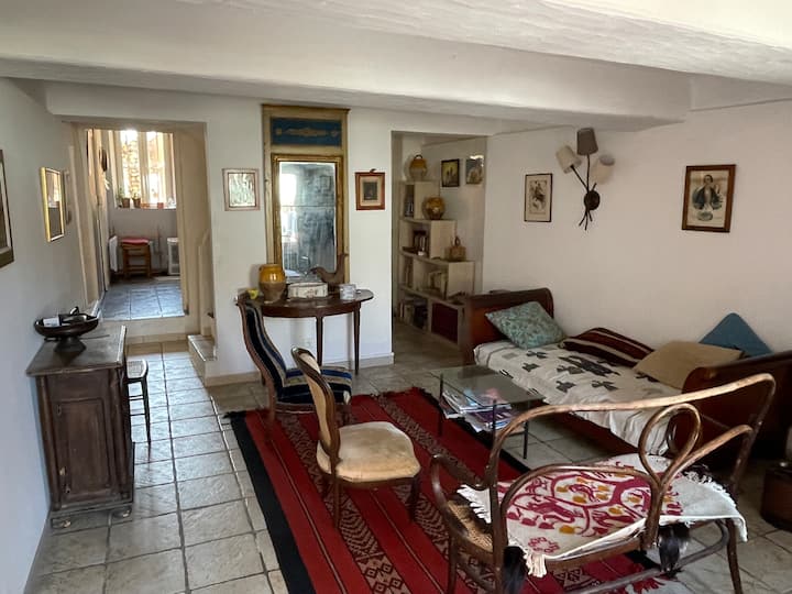 Maison De Village De Caractère Sur 3 Niveaux, - Six-Fours-les-Plages