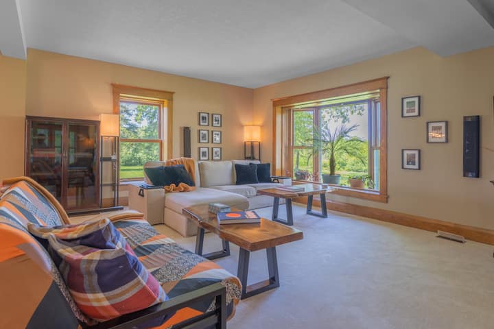 Luxury Hillside Farmhouse On The Bay Of Quinte - Belleville, Ontàrio, Canadà