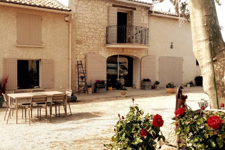Gîte 1 Très Agréable à La Campagne Au Calme - Eyguières