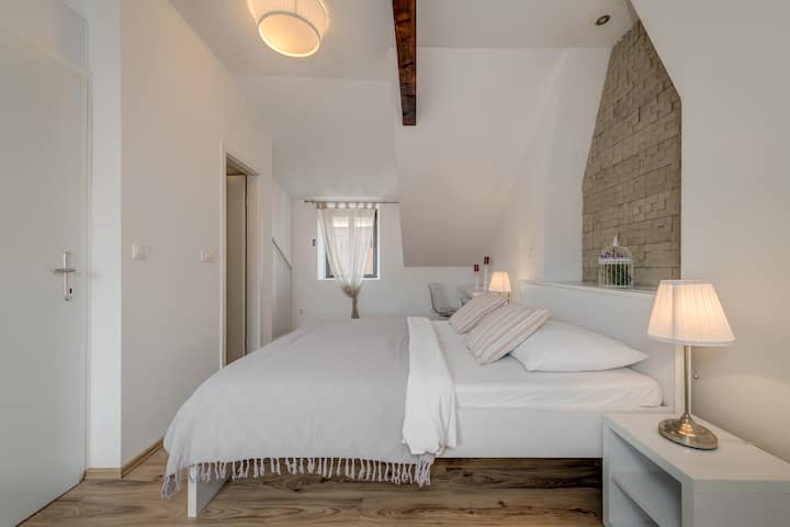 Charming Stone House In Old Town, Free Parking - Trogir