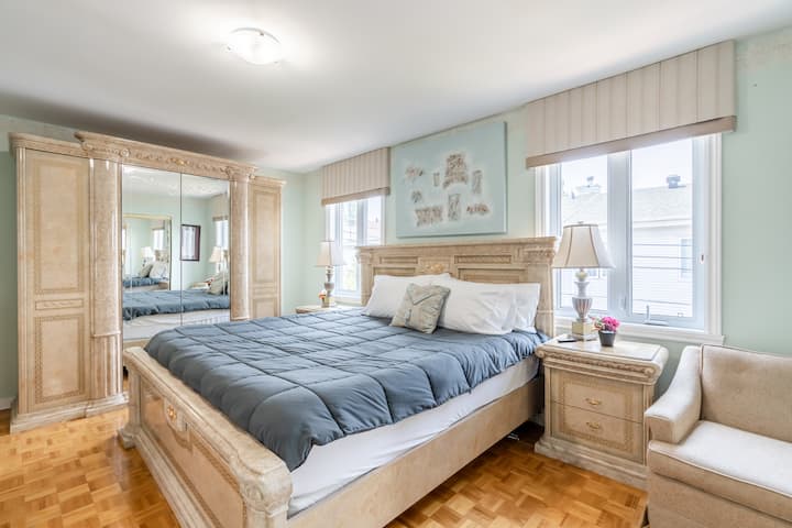 Spacious 3br Townhouse W Patio In Montréal - モントリオール