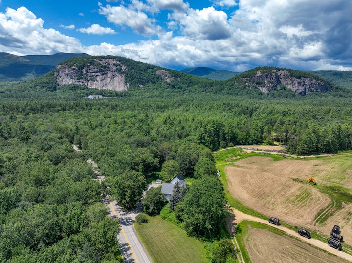 Converted Barn Sleeps 7! - Conway, NH