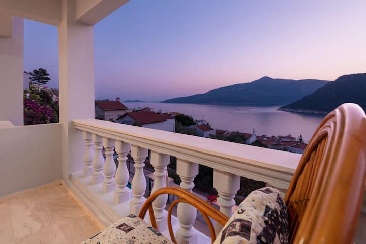 Kendi Evinizde, Aradığınız Manzara Ve Huzur. - Kalkan
