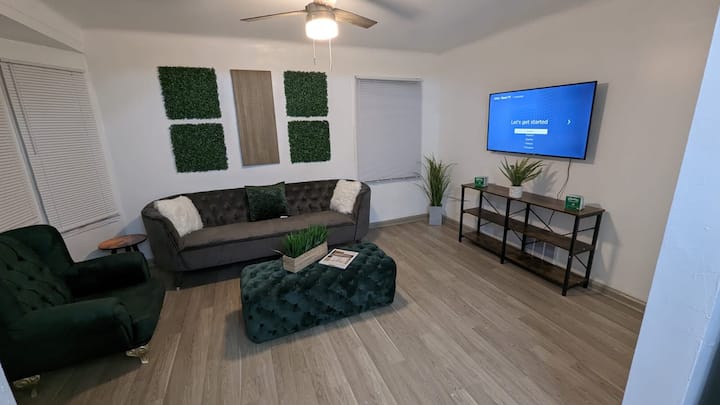 Cozy 3bd/king Size Home With Free Parking - Dearborn, MI