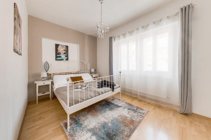 Husova Apartment For Up To 4 - Praag