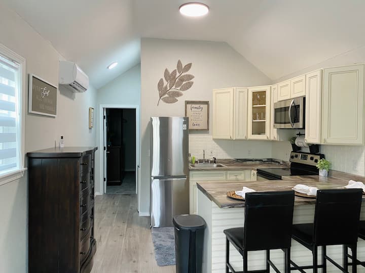 Beautiful Tiny House Close/beach/mayo/unf/carnival - Jacksonville, FL