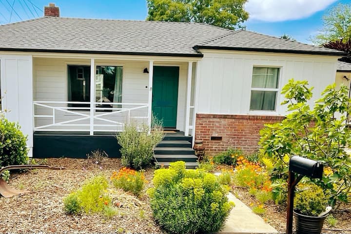 Bungalow Off Vine -Walk Downtown - Paso Robles, CA