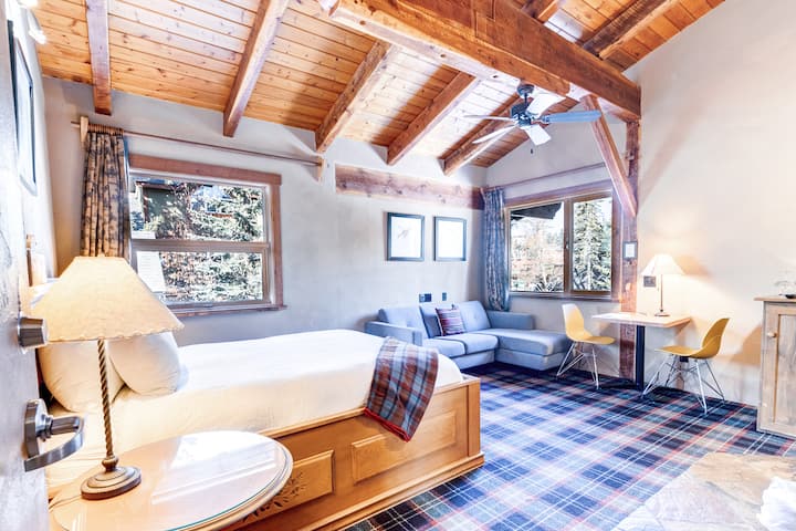 Heart Of Canmore- Private Romantic Suite-2 Guests - Canmore