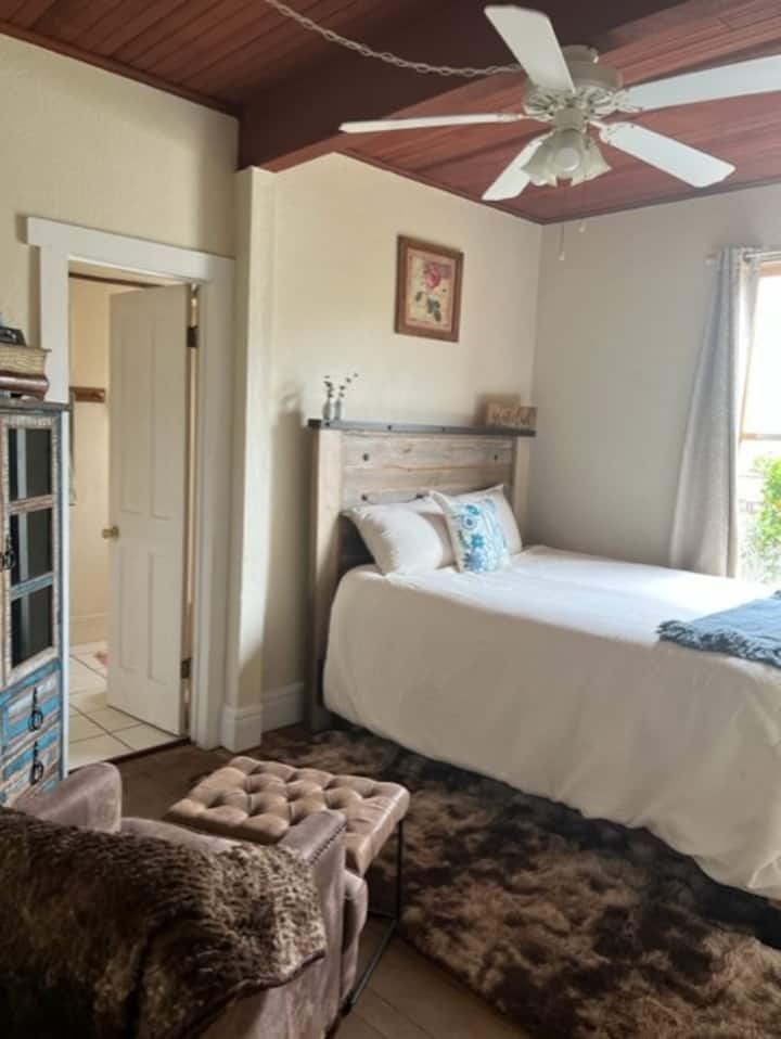 Historic Landmark Victorian Home-walk Downtown! - Ventura, CA