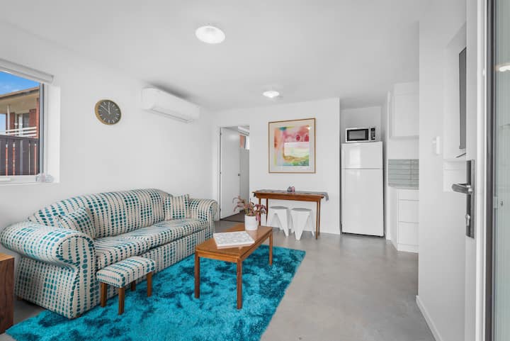 Cosy Cottesloe - One Bedroom - Free Parking - Hobart