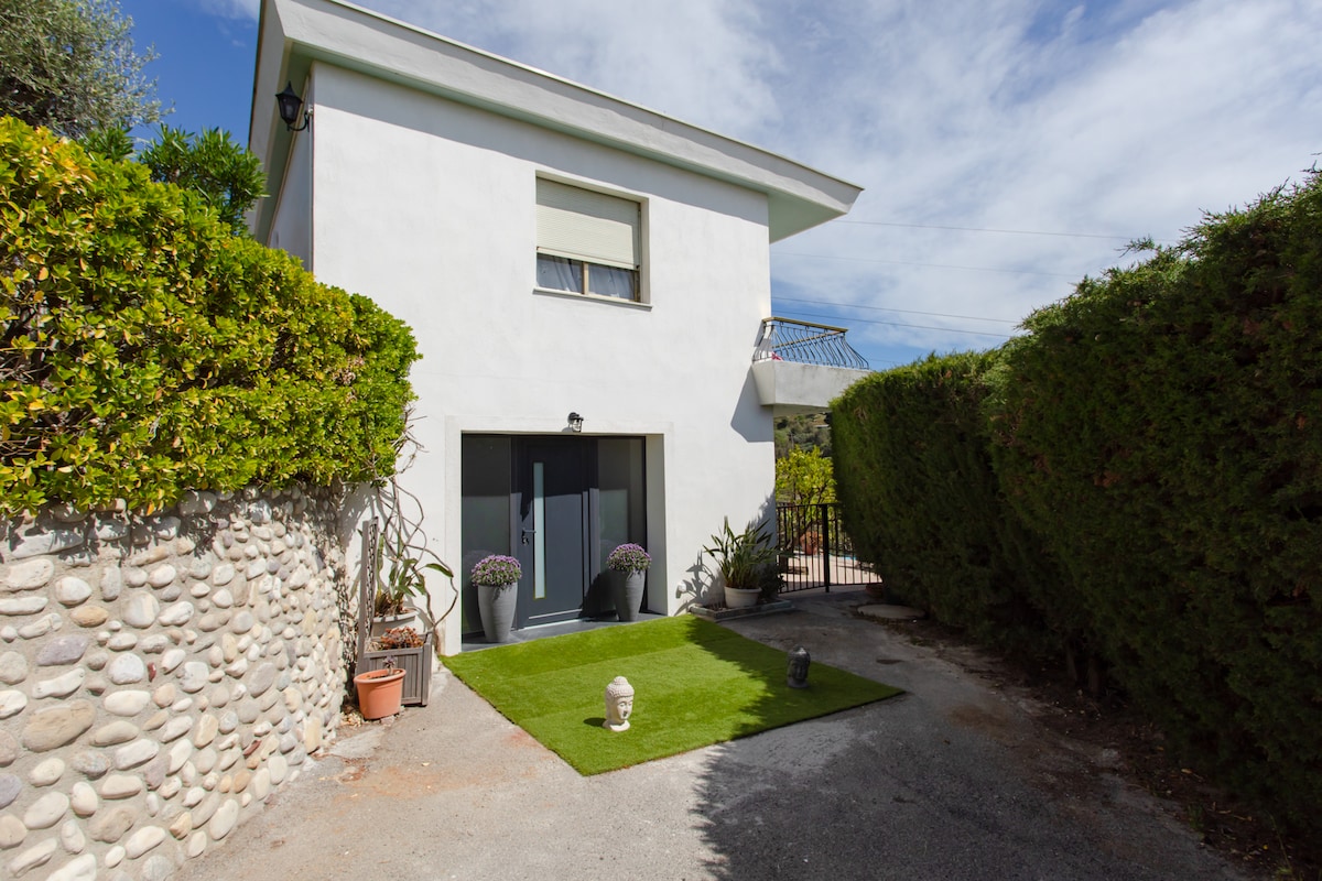 Échappée Belle - BBQ - Jacuzzi - Appartements à louer à Nice, Provence ...