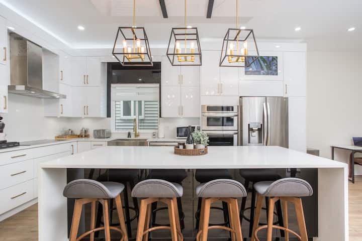 Gatsby's Corner - Luxury Home - Surrey