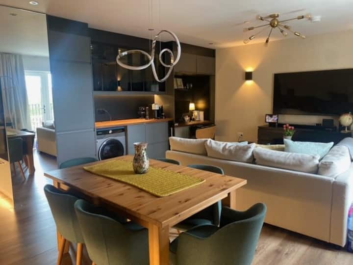 The Compact Chic Retreat - Watford