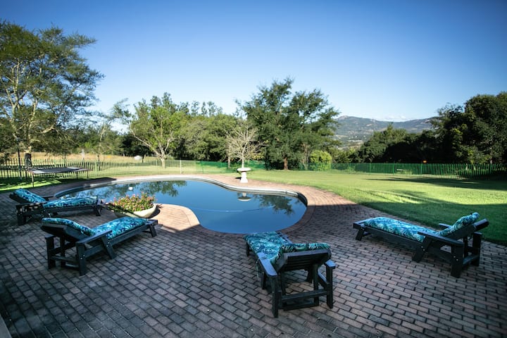 Cosy Family Room (2 Adults, 1 Child) - Mbombela