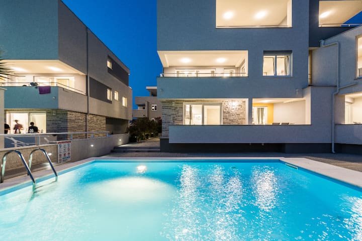 Deluxe Pool Apartments Danivan For 12 - Novalja