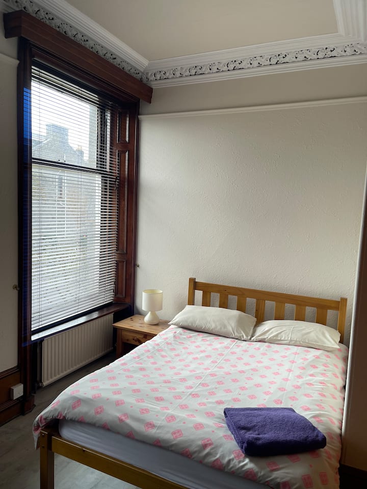 Comfortable Bedroom - Aberdeen