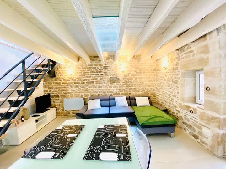 Triplex à Deux Pas De La Maison Carrée - 님