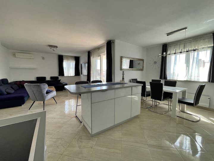 Apartments Ursula 3 - Okrug Gornji