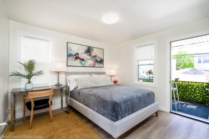 Parking Balcony Near Universities 5%p/w 15%p/m Off - Northwestern University, Evanston