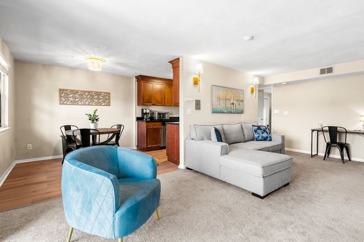 Cozy Canton Crossing Condo - Blue Hills Reservation, Milton