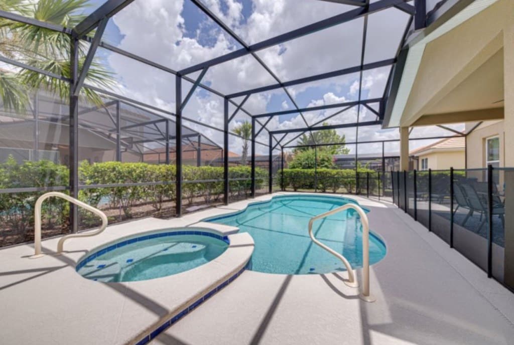 Magnifique résidence sécurisée de 6 chambres avec parc aquatique ...