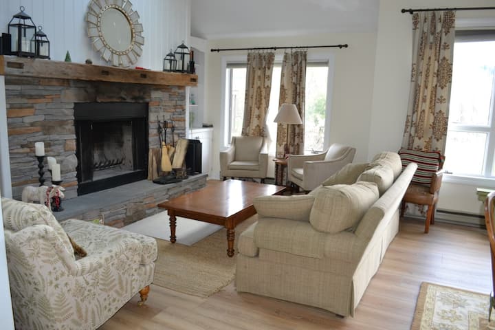 Airy, Bright Quechee Golf Course View - Woodstock, VT