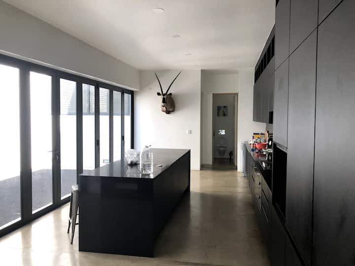 Beautiful Sandton 4 Bedrooms - Sandton