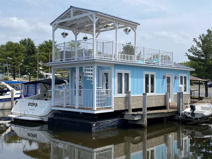 Aqua Vista - Tiny Floating Cottage #1 - South Haven, MI