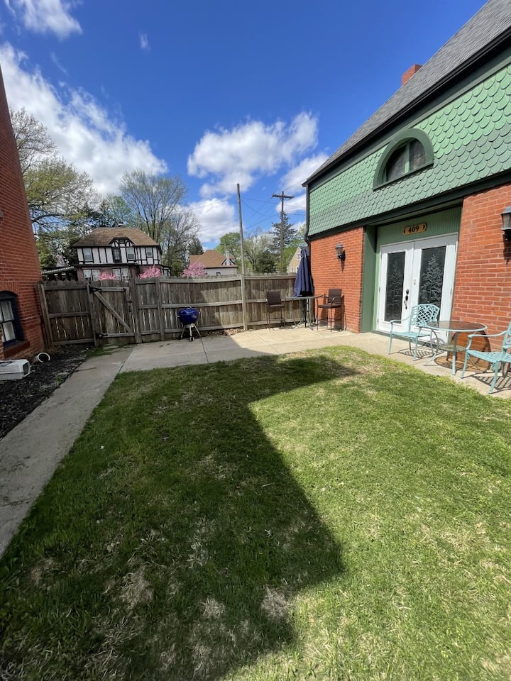 St. Joseph Carriage House - Saint Joseph, MO