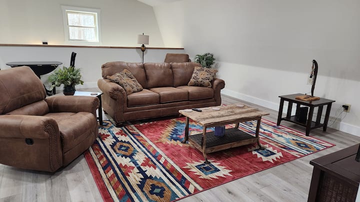 E & A Hideaway - Jamestown, TN