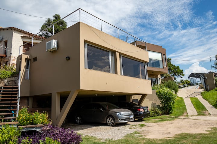 Casa Moderna Con Hermosa Vista Del Lago - Villa Carlos Paz