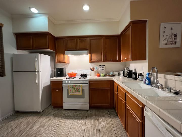 Excellent Location! By 10 Hwy. - Pomona