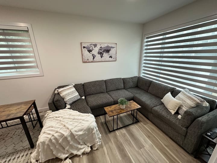 3 Bedroom • Free Parking • Close To Dt • Ac • - Edmonton