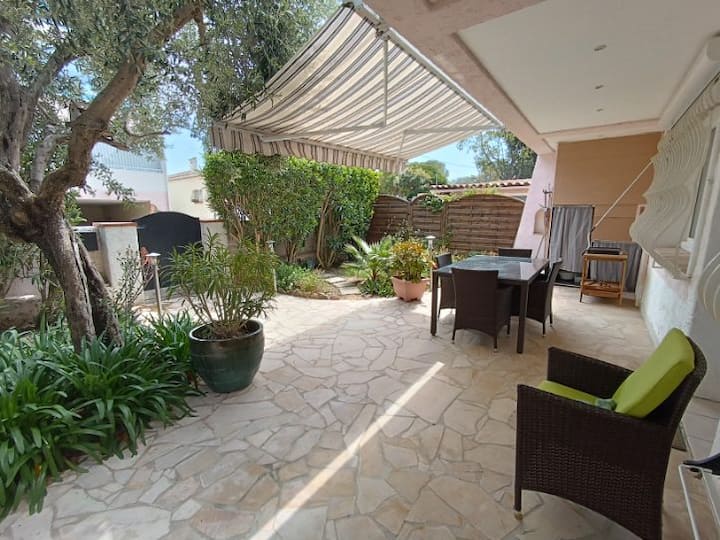 50m2 Plein Centre Au Calme Et Proche Mer Et Marché - Fréjus