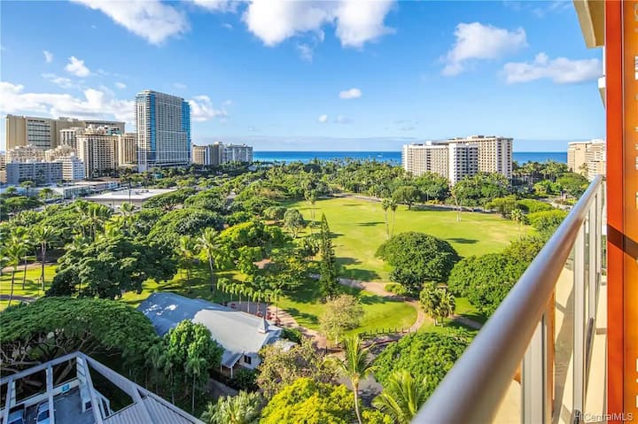 Unobstructed Ocean View Spacious Studio - Honolulu