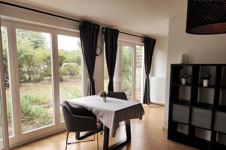 Zwei Ruhige Zimmer Mit Terrasse - Rostock