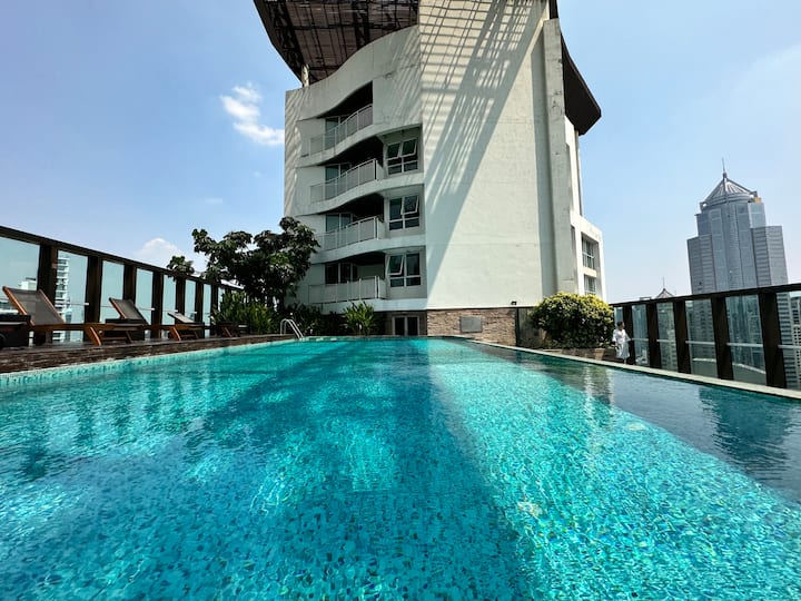 Romance & Nice View Near Chitlom Skytrain & Park - Bangkok