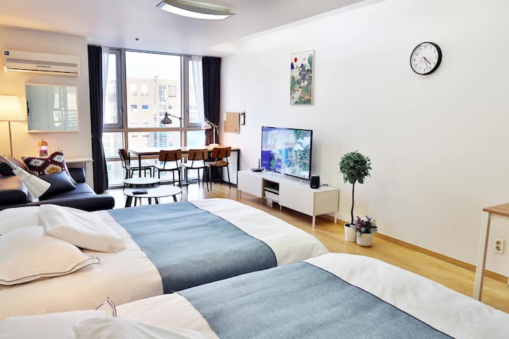 Largest Flat In Gangnam (Premium Beds By Subway) - Seoul