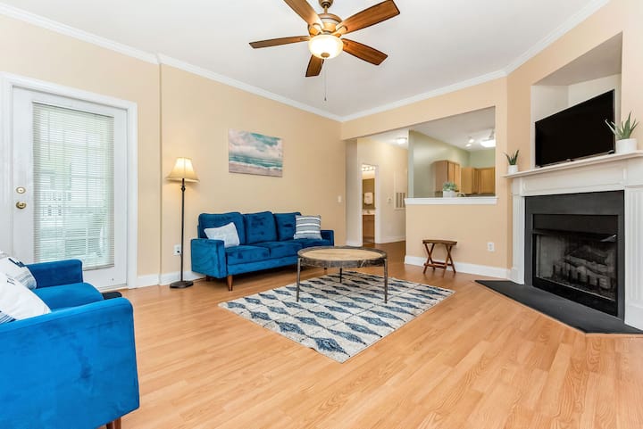 2 Bedroom Lake Norman Condo Pool - Davidson, NC