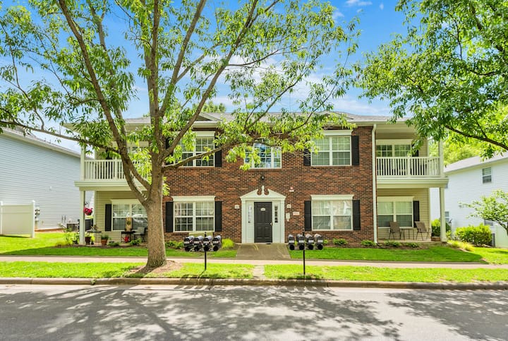 2 Bedroom Lake Norman Condo Pool - Davidson, NC