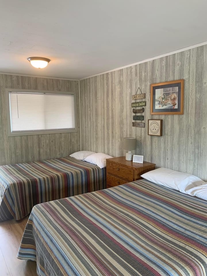 Upstairs Open Unit - 15,16,17,18 - Rockaway Beach, MO