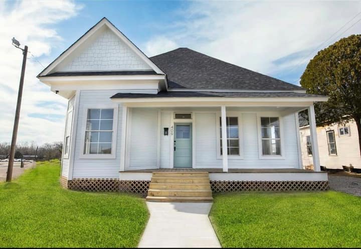 Renovated Downtown Home - Lufkin, TX