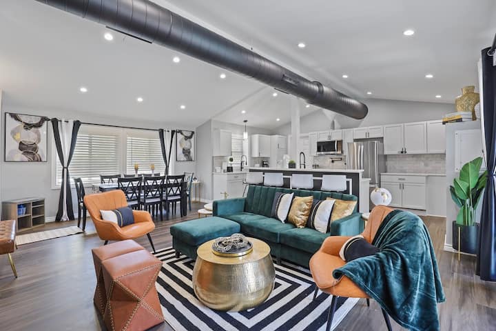 Desirable Chic Home In A Prime Location! - Elmhurst, IL