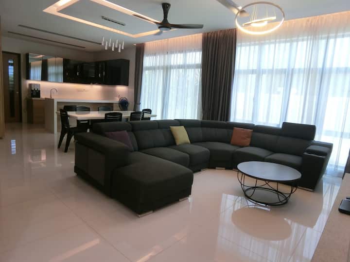 Double Storey Jacuzzi Batu Ferringhi - Batu Ferringhi