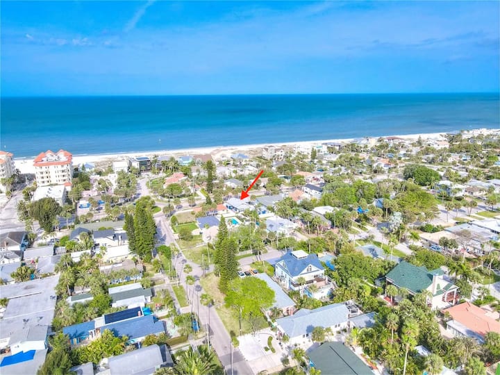 Beach - Private House Sleeps 6 - Backyard Oasis - Clearwater Beach, FL