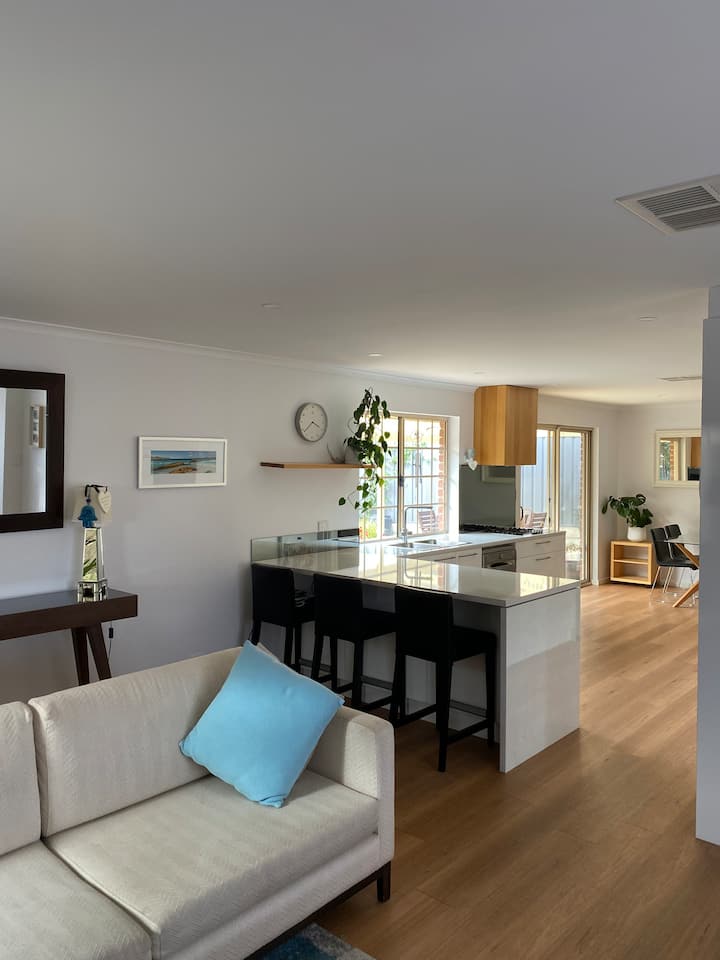 Small Home In Seaton With 1 Bedroom - Adelaide