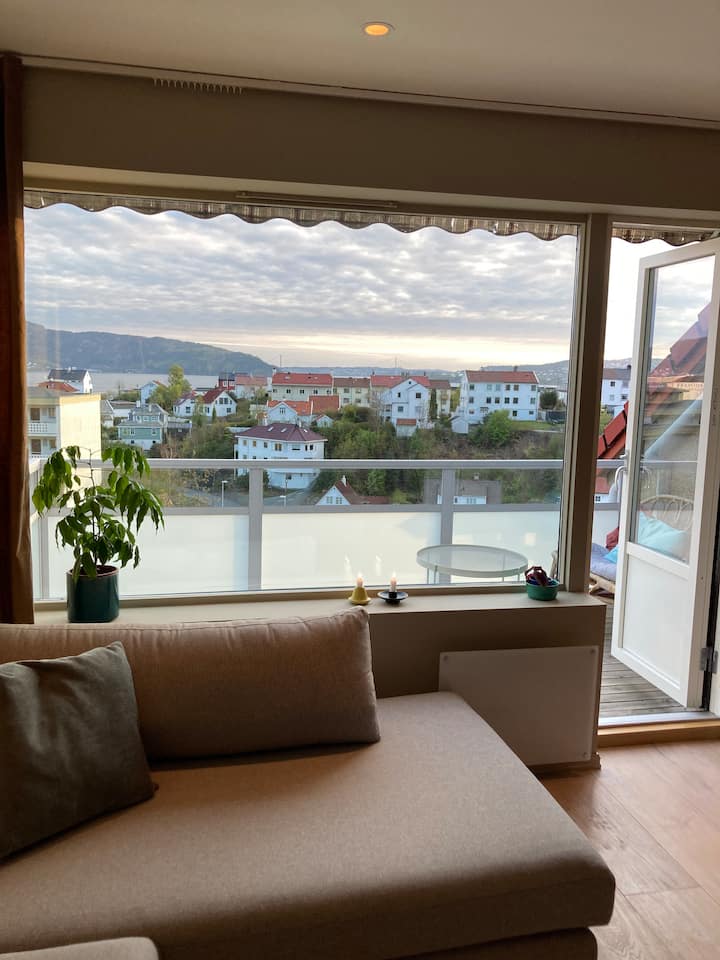 Sentrumsnær Leilighet Med Havutsikt - Bergen
