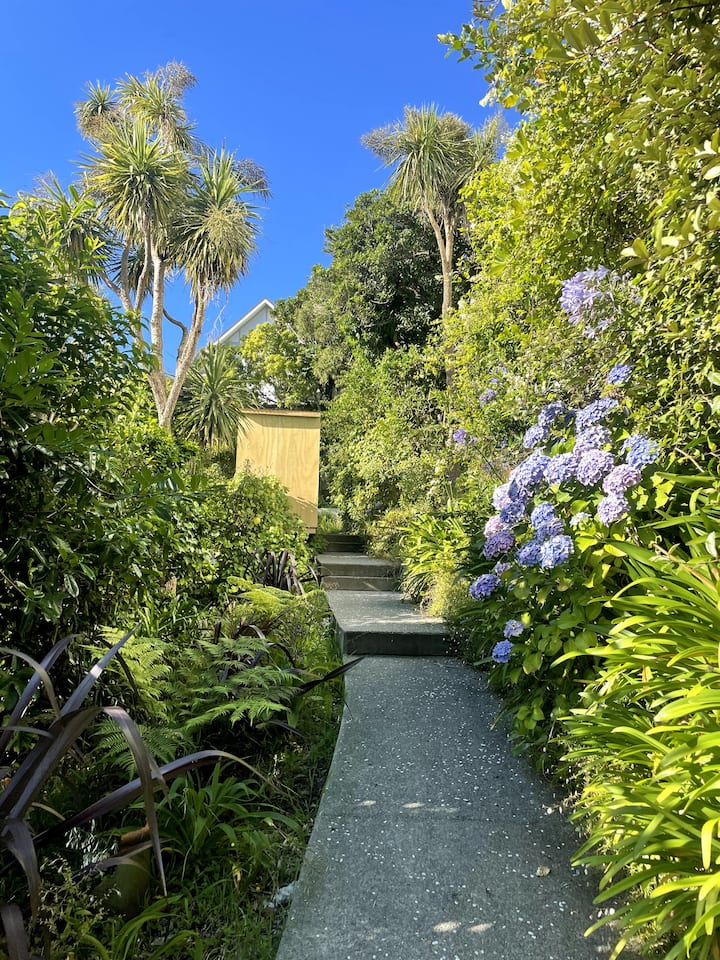 Oriental Bay Stay With Harbour Views - Wellington