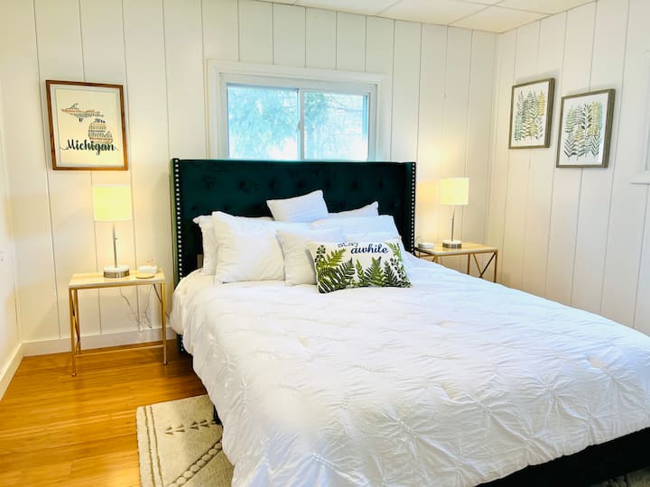 Blissfully Philo - Muskegon, Mi (Lakeside Area) - Muskegon, MI